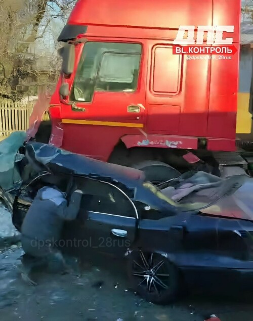 Жуткое ДТП: в Белогорске грузовой трал перемолол «легковушку» (фото, видео 18+) Amur.Life