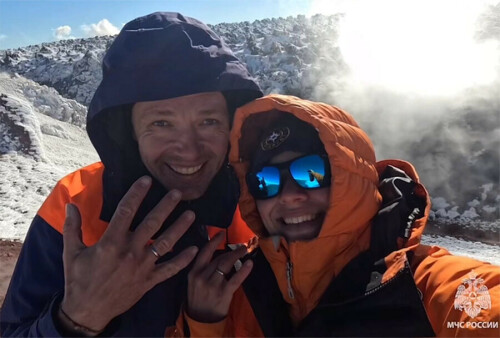 Свадьба на высоте: пара дальневосточников забралась на вулкан, чтобы пожениться (видео) Amur.Life