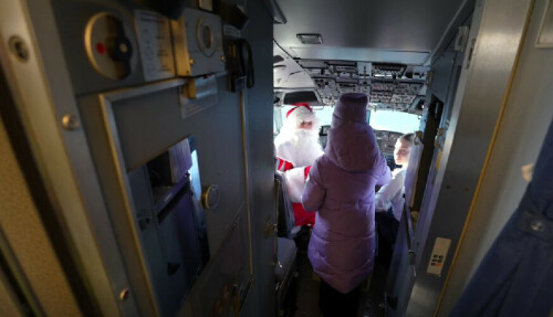 Новогоднее чудо: в аэропорт Благовещенка на самолете прилетел Дед Мороз (видео) Amur.Life